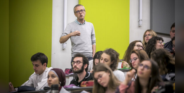 Tous les conseils pour un premier cours magistral ou un TD réussi ...