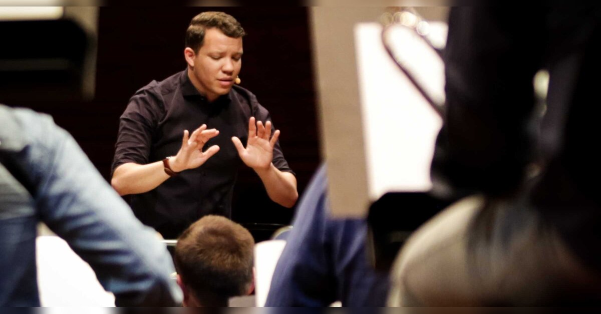 Finlande : le chef d’orchestre Ryan Bancroft artiste associé du Tapiola ...