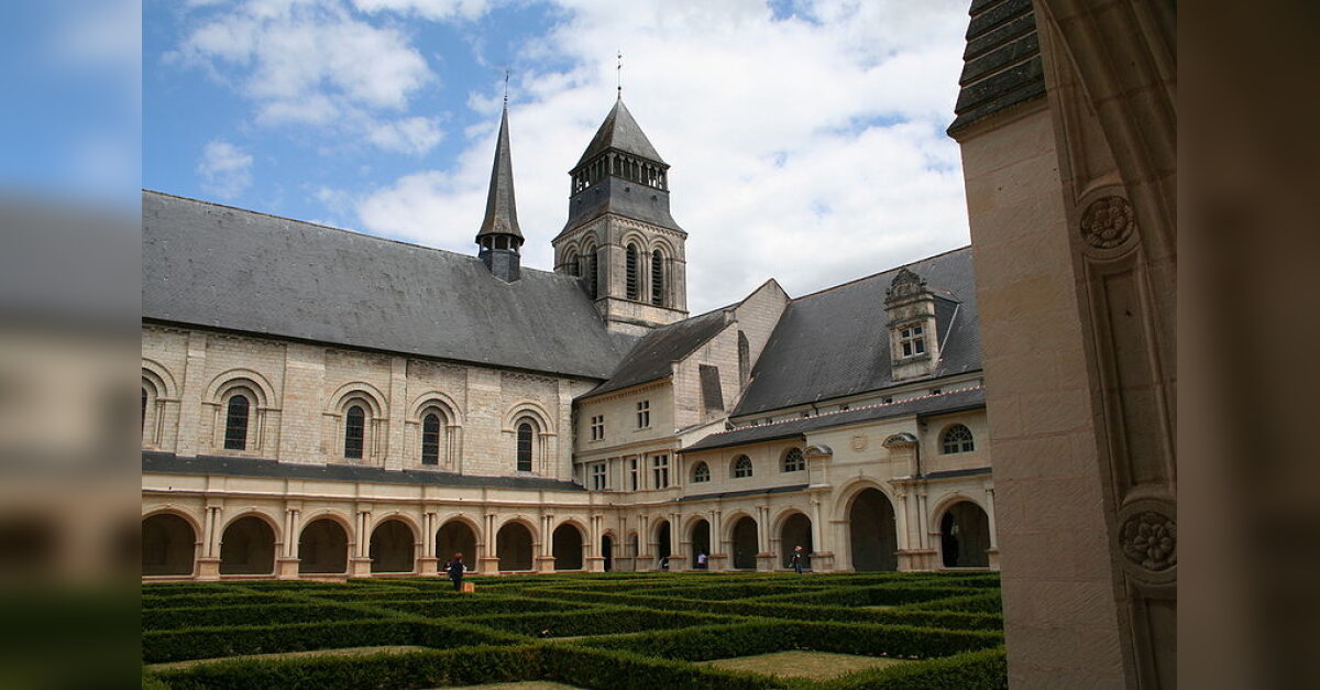 Fontevraud: la qualité d'établissement d'utilité publique retirée au ...