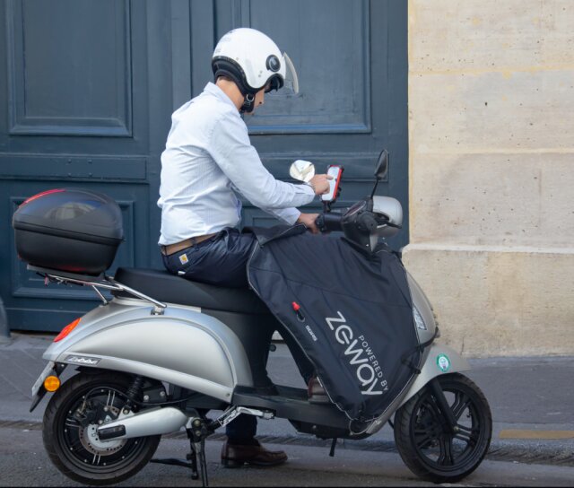 Mobilité électrique : réseau de 40 stations à Paris pour le scooter à ...