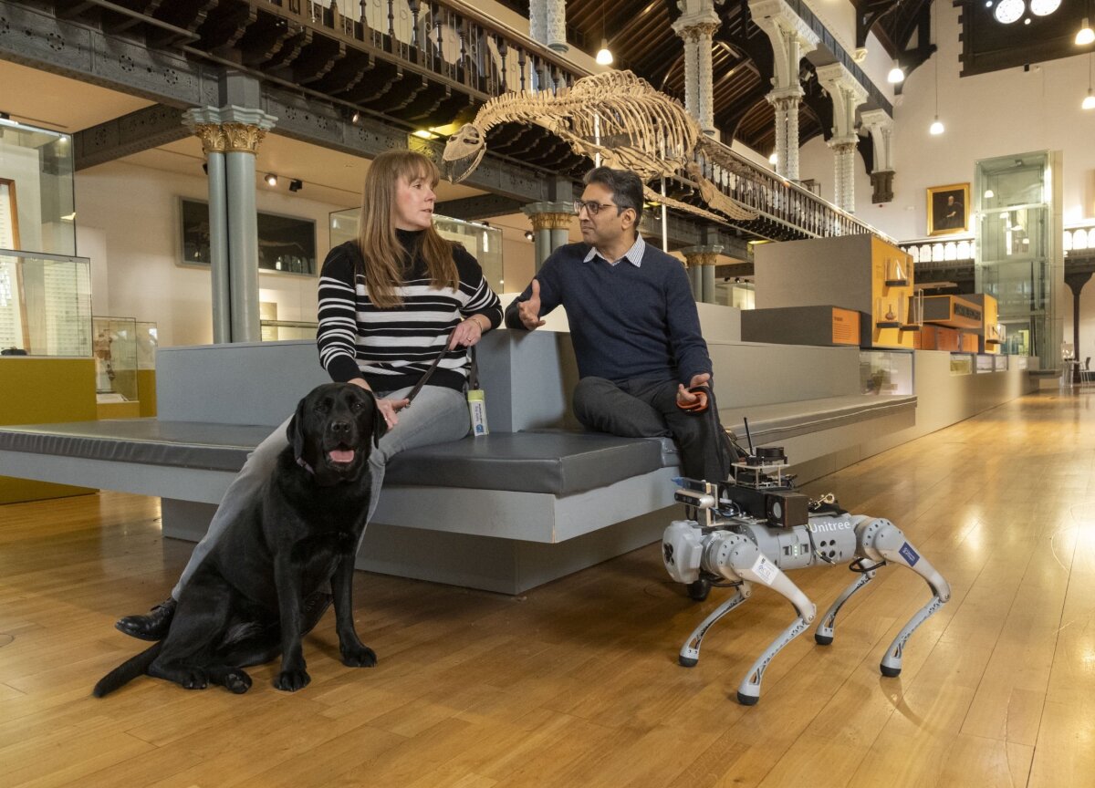 Écosse : test d'un "chien-guide robot" pour aider les malvoyants à se ...