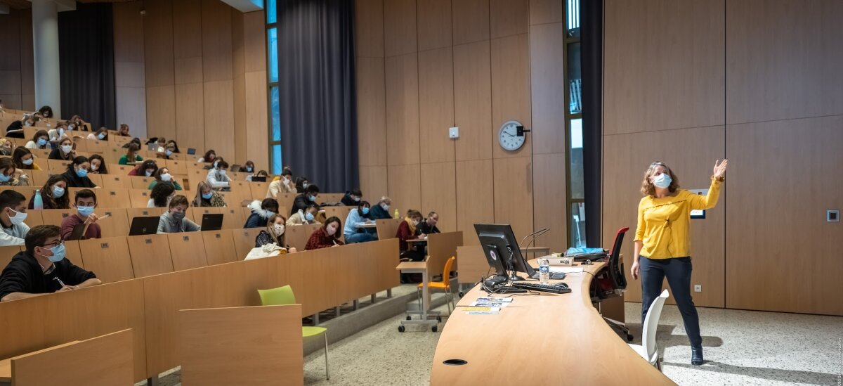 Le salaire des femmes universitaires inférieur de 8% du fait de "la ...