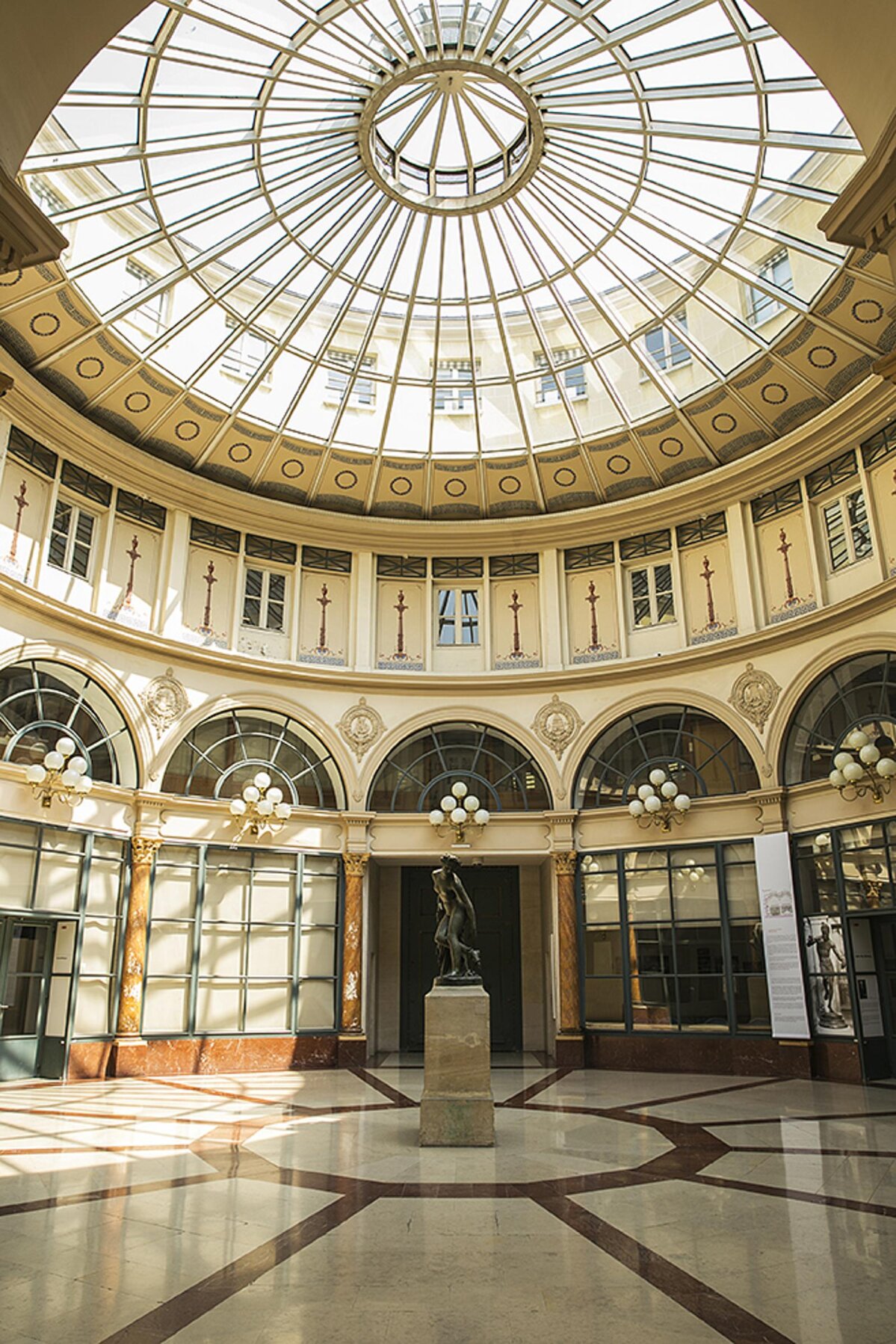 Institut national d'histoire de l'art : les fonctions de directeur ...