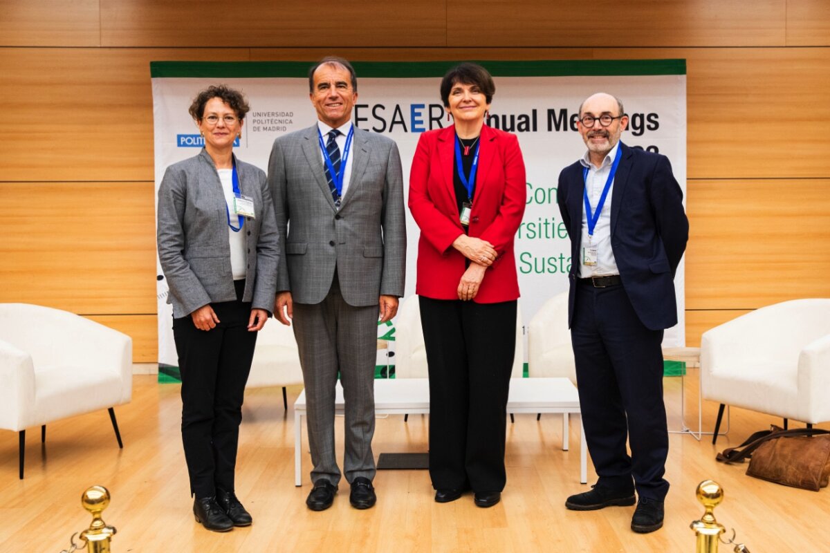 Cesaer : Orla Feely, présidente de l'association; trois nouveaux ...