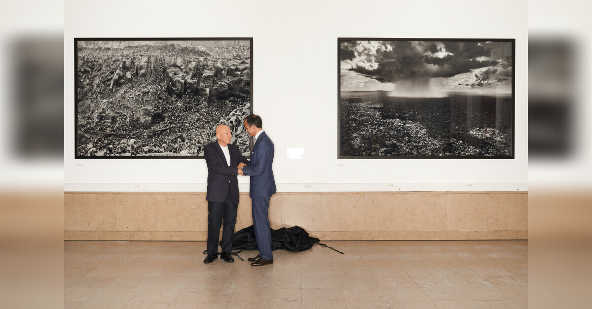 Paris : "deux œuvres monumentales" de Sebastião Salgado données par l ...